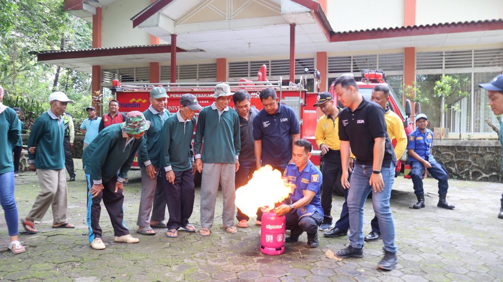 Pelatihan Penanganan Kebakaran Hutan: Wujud Kesiapsiagaan Tim Pengelola ...